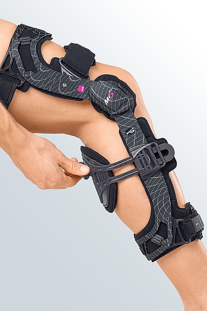 M.4s® PCL dynamic knee brace for treating the posterior cruciate ligament